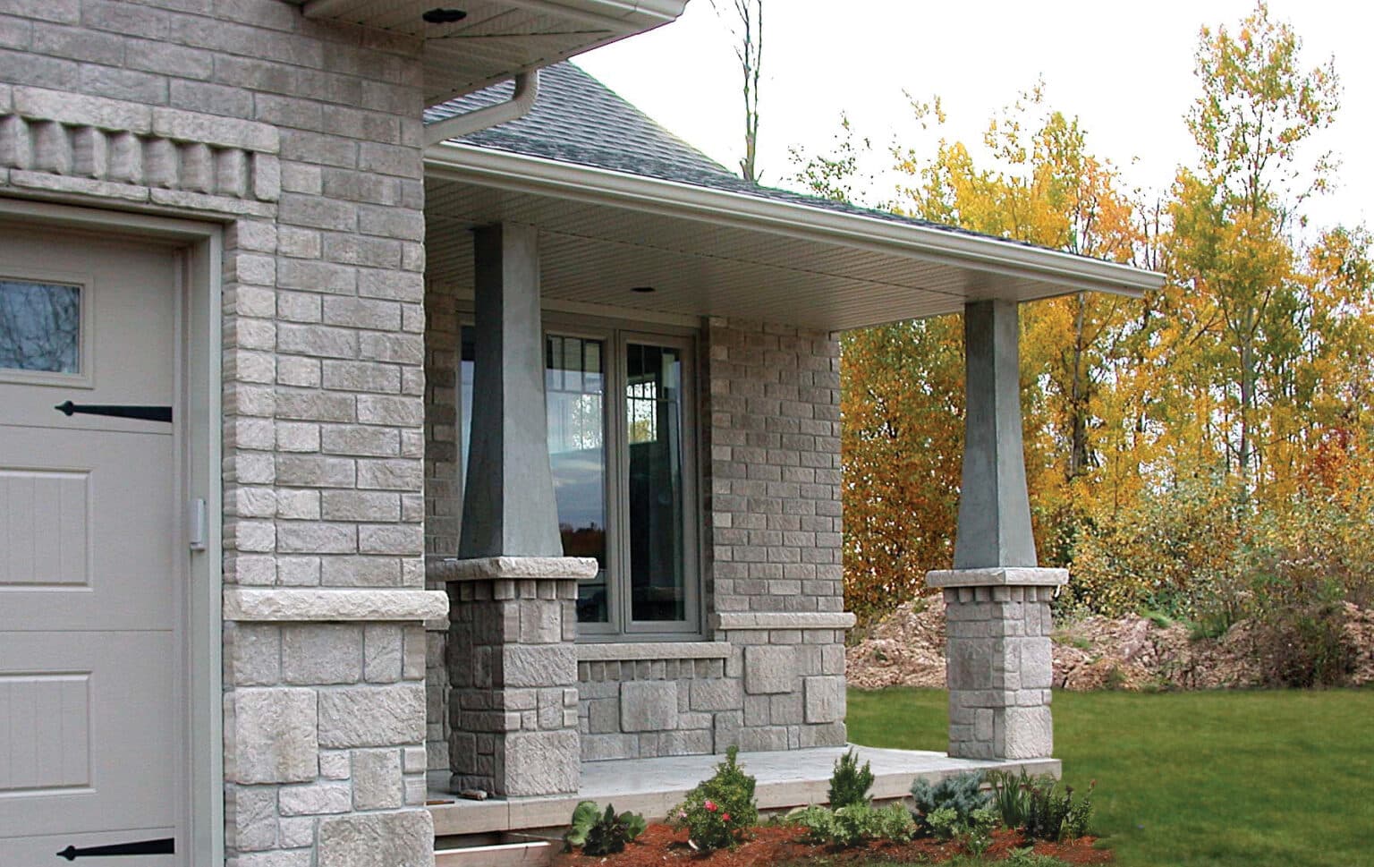 Laurier MJ Saratoga Brick | Shouldice Stone | I-XL